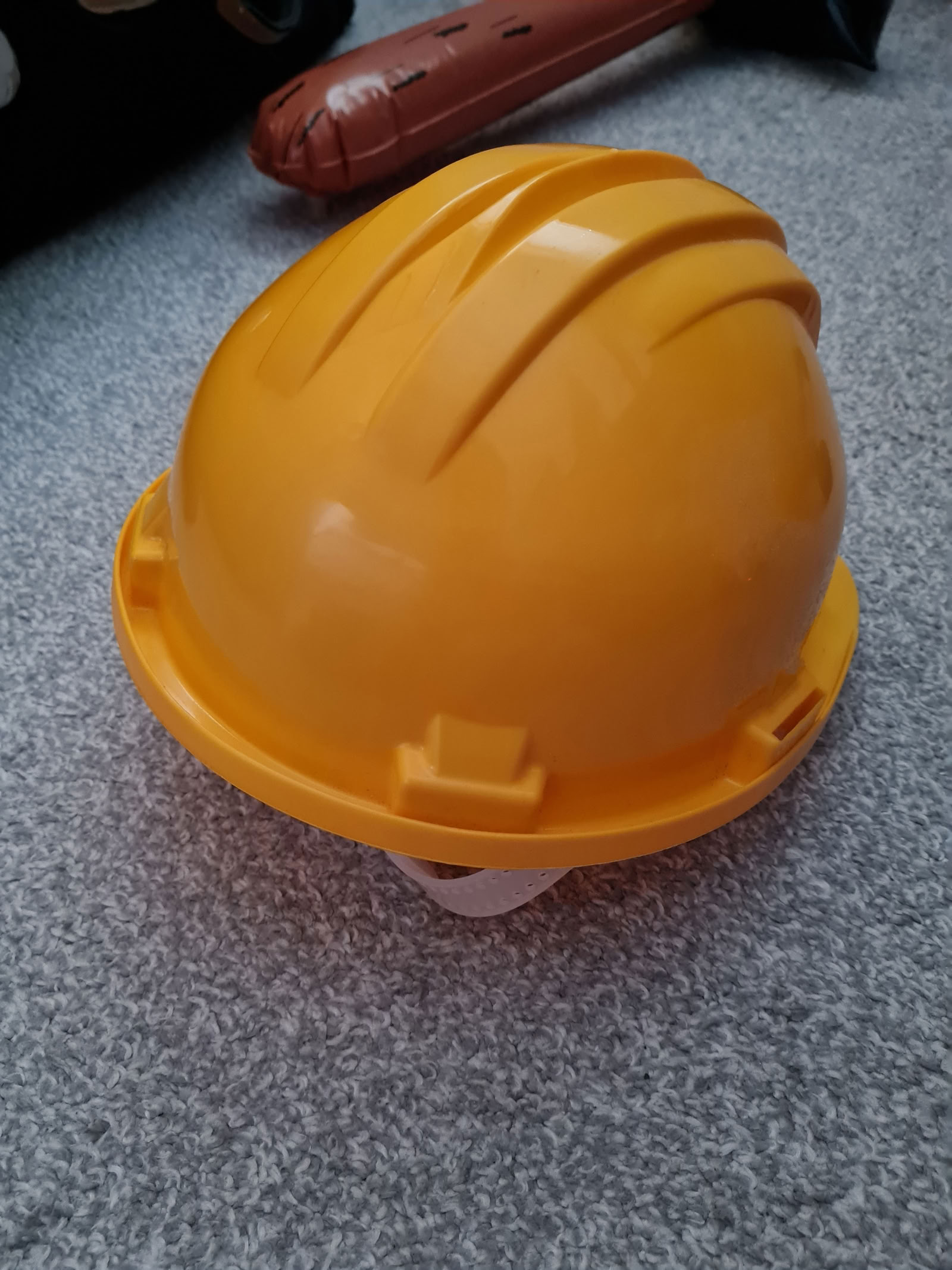 Free: Novelty builders helmet (Reigate, RH2 9) - Harefield Freestuff
