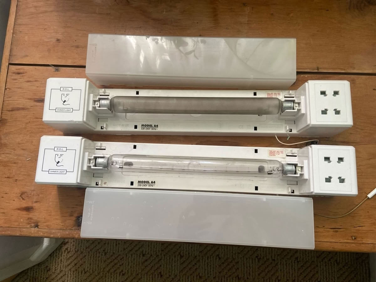 Free: Bathroom light with shaver point (St Albans AL1) - Watford Freegle
