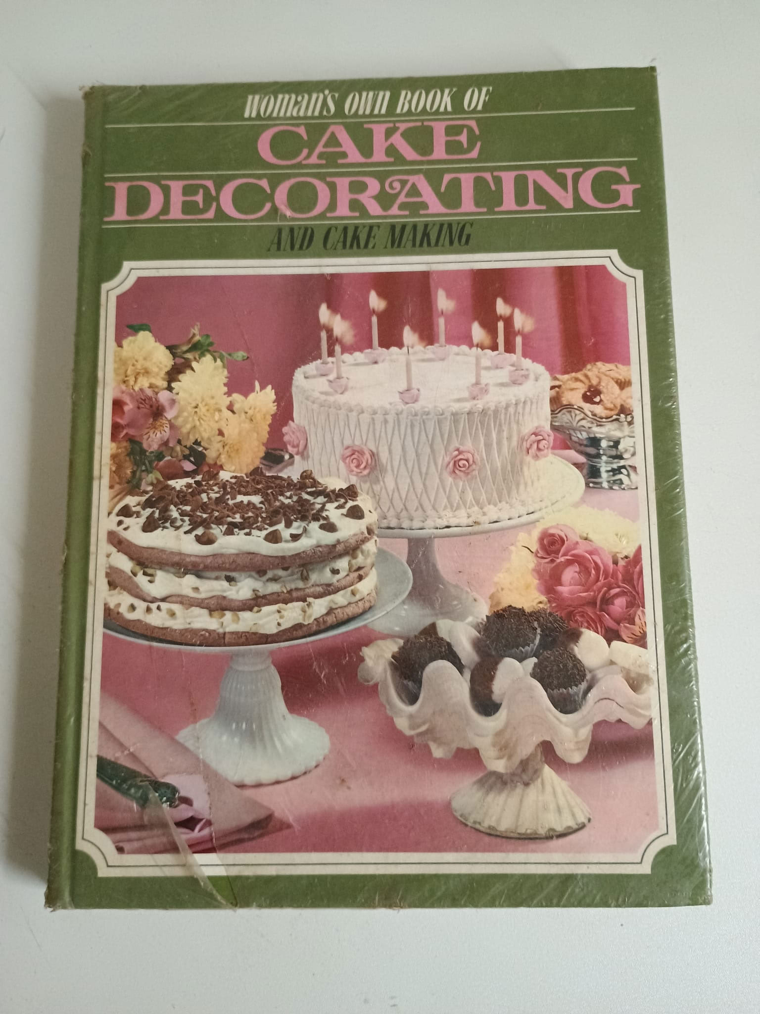 Free: Cake Decorating book and receipes (Penrith CA11)