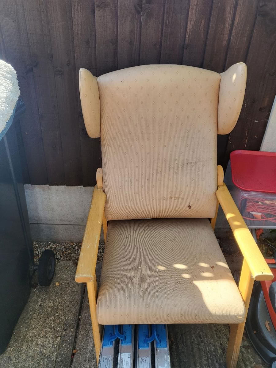 Free: Tv table + high back chair (Pitsea SS13) - Castle Point Freegle