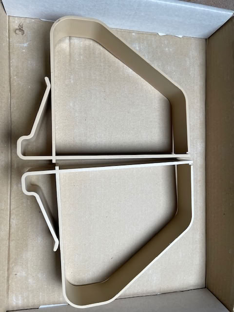 Free: Book ends/shelf dividers (Lauder TD2)