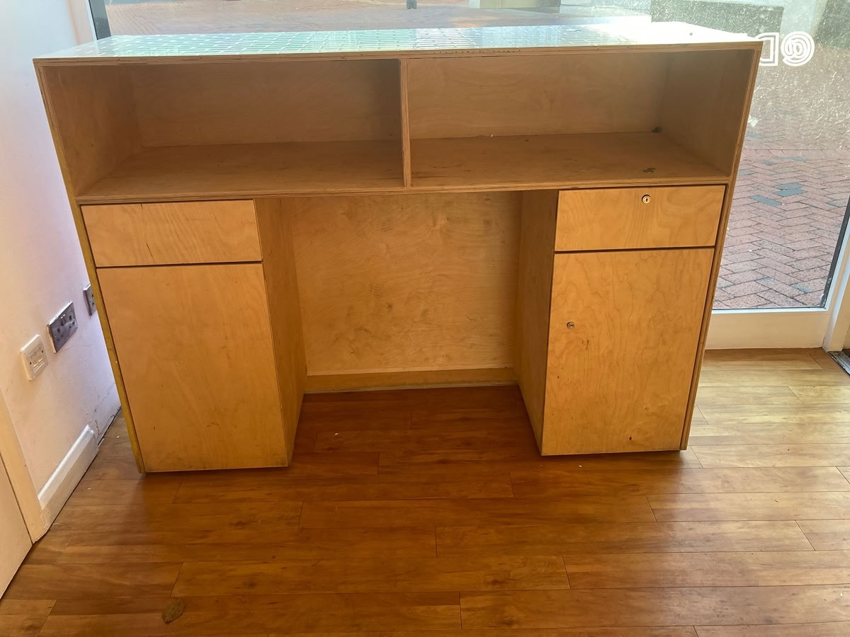 Free: reception desk (CV21 Rugby)