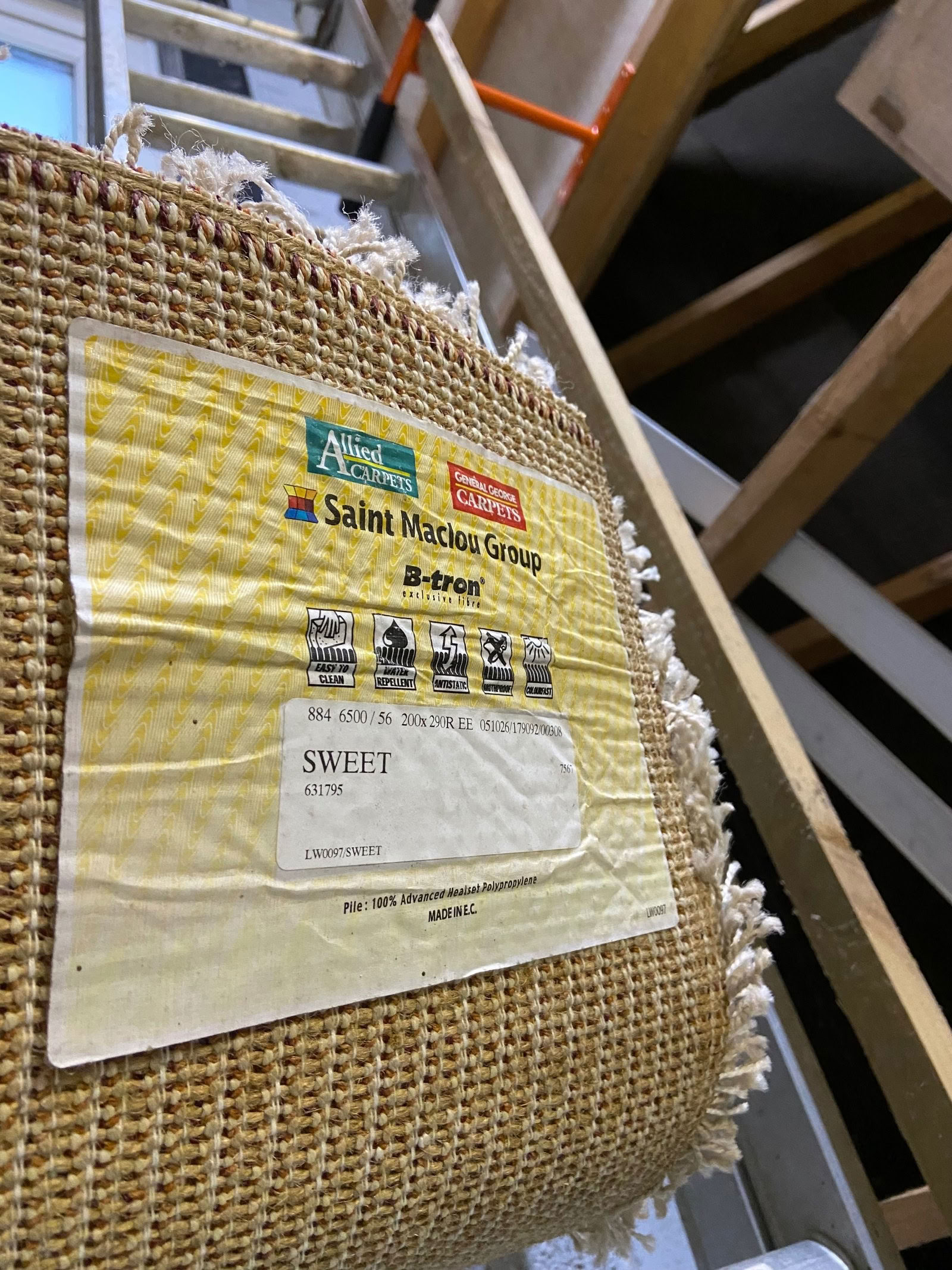 Free: Extra large beige shaggy rug (Bussage GL6) - Stroud Freegle