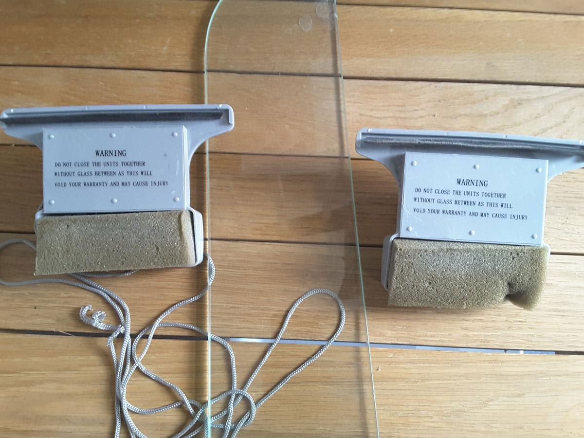 Free: Magnetic window cleaner (HP13 near railway station) - High ...