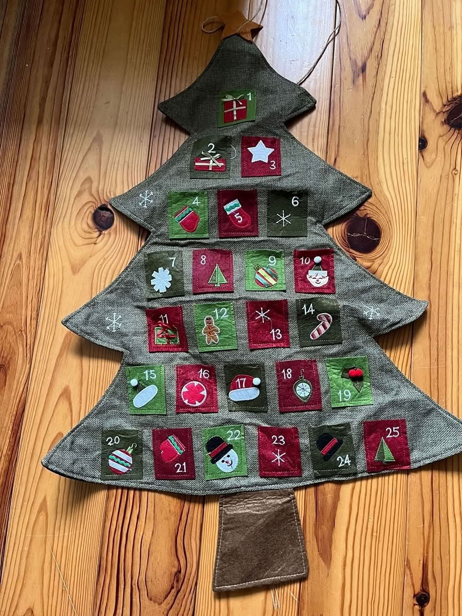Free: Hanging advent calendar tree (Poulner BH24)