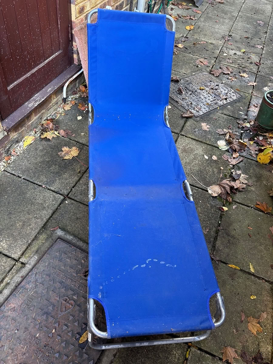 Free: 2x sun loungers (Cobham, KT11)