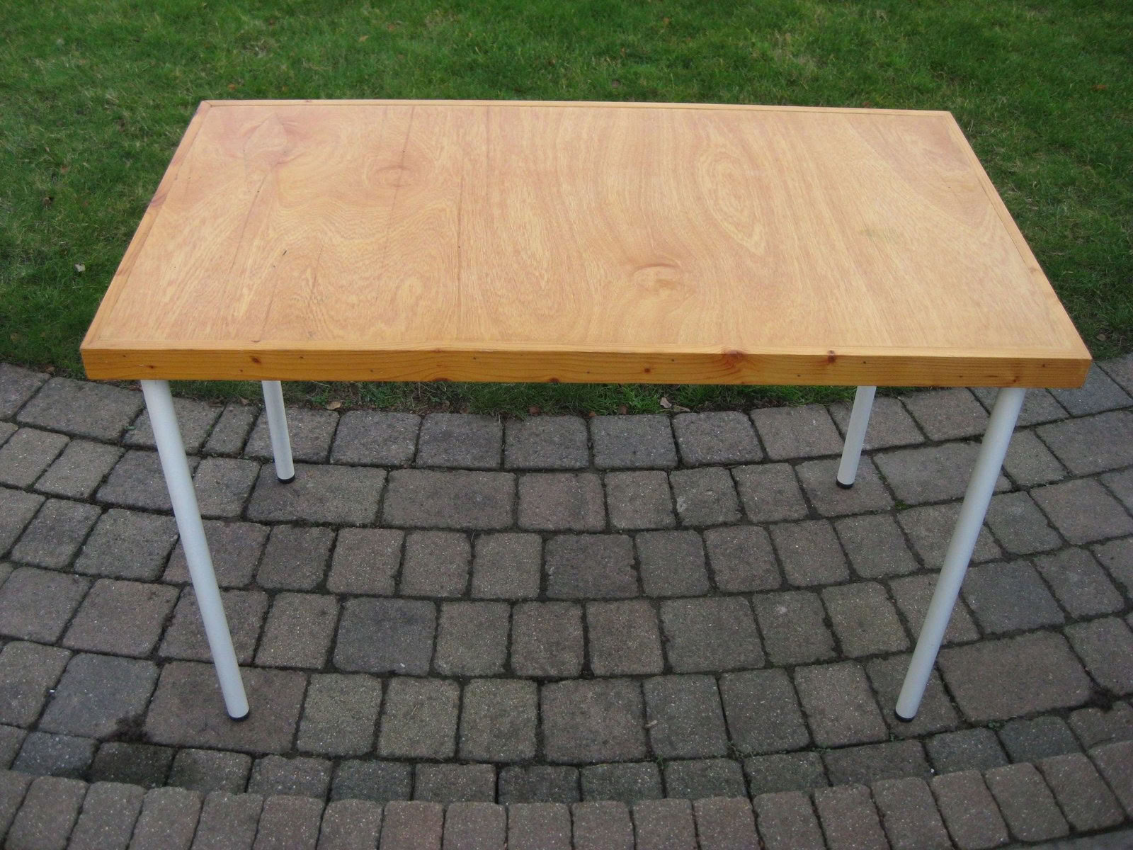 Free: Table for computer, sewing machine, etc (Rushcliffe NG2 ...