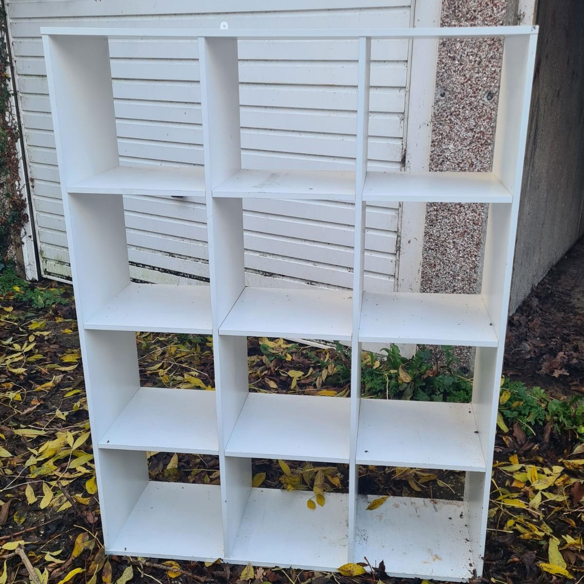 Free: White cube unit, not Kallax (Southgate RH11) - Crawley Freegle