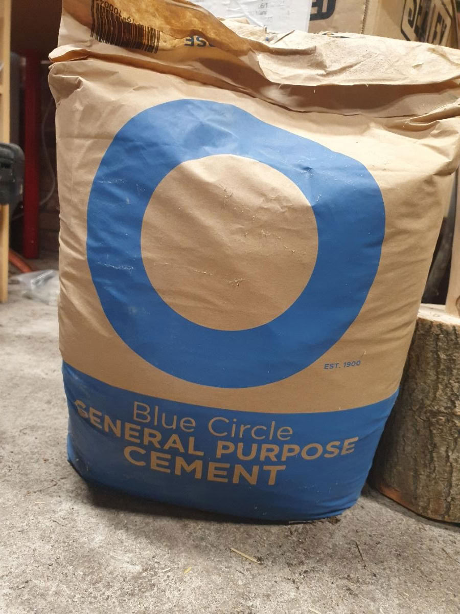 Free: Almost full bag of cement (25kg) (Adel LS16)