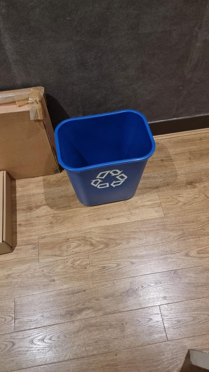 Free: Recycling bin (NW3)