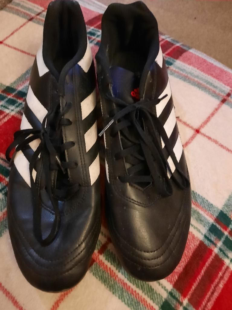 Free: Men's football boots size 13 (Brimington S43) - Chesterfield Freegle