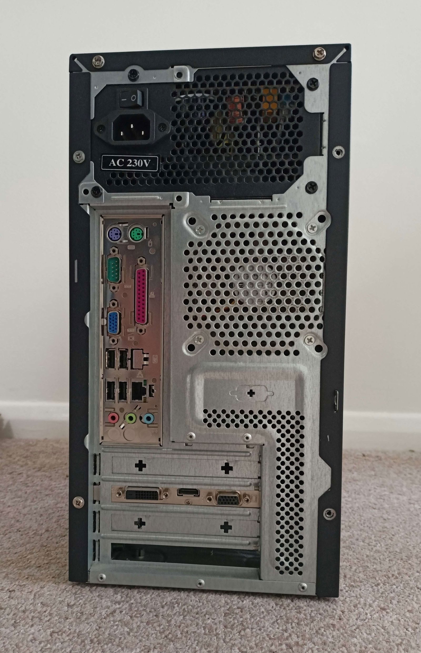 Free: Desktop computer, with monitor and keyboard (Chesham HP5 ...