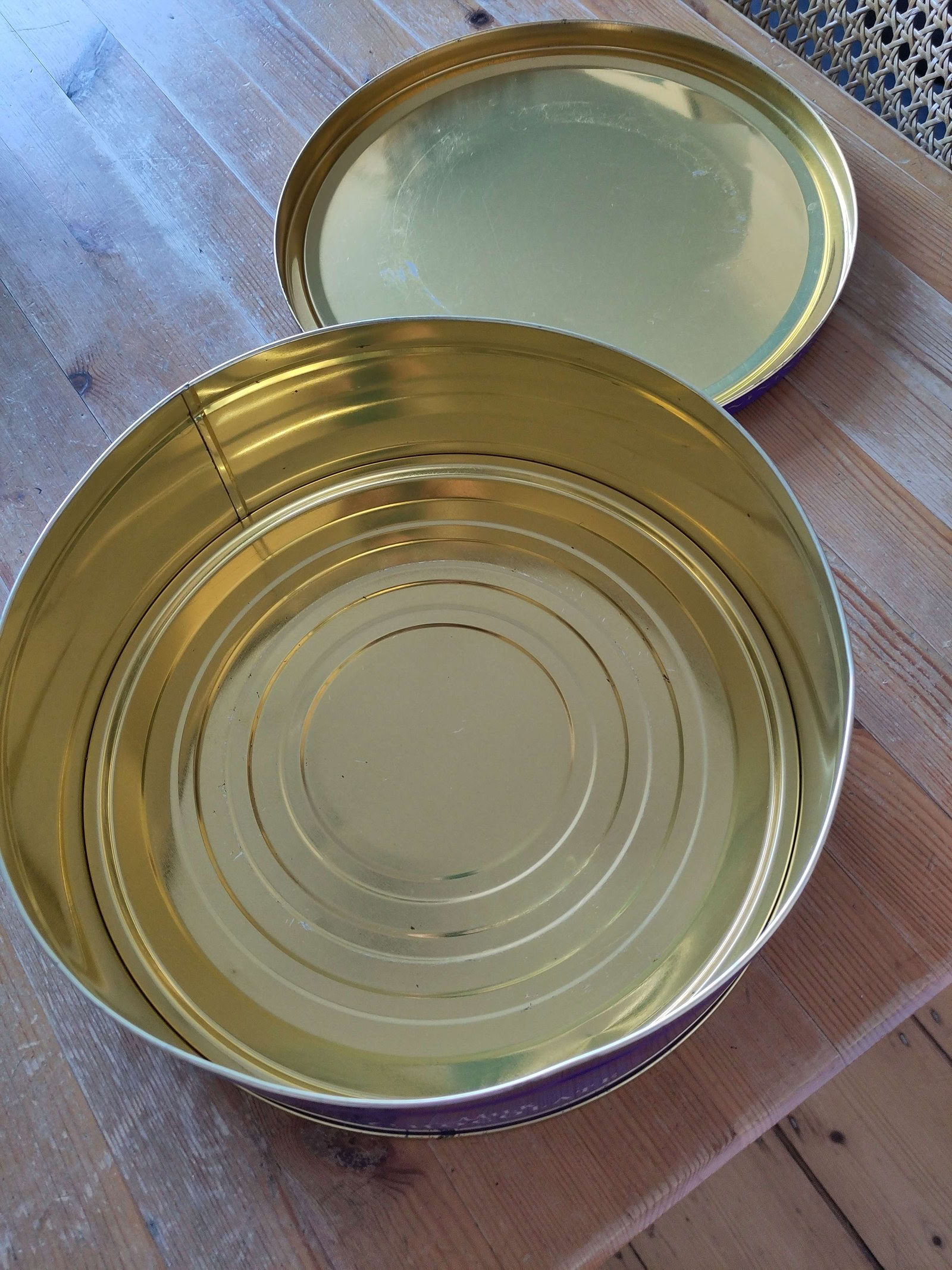 Free: Round, empty biscuit tin (Henleaze Ward BS9) - Bristol Freegle