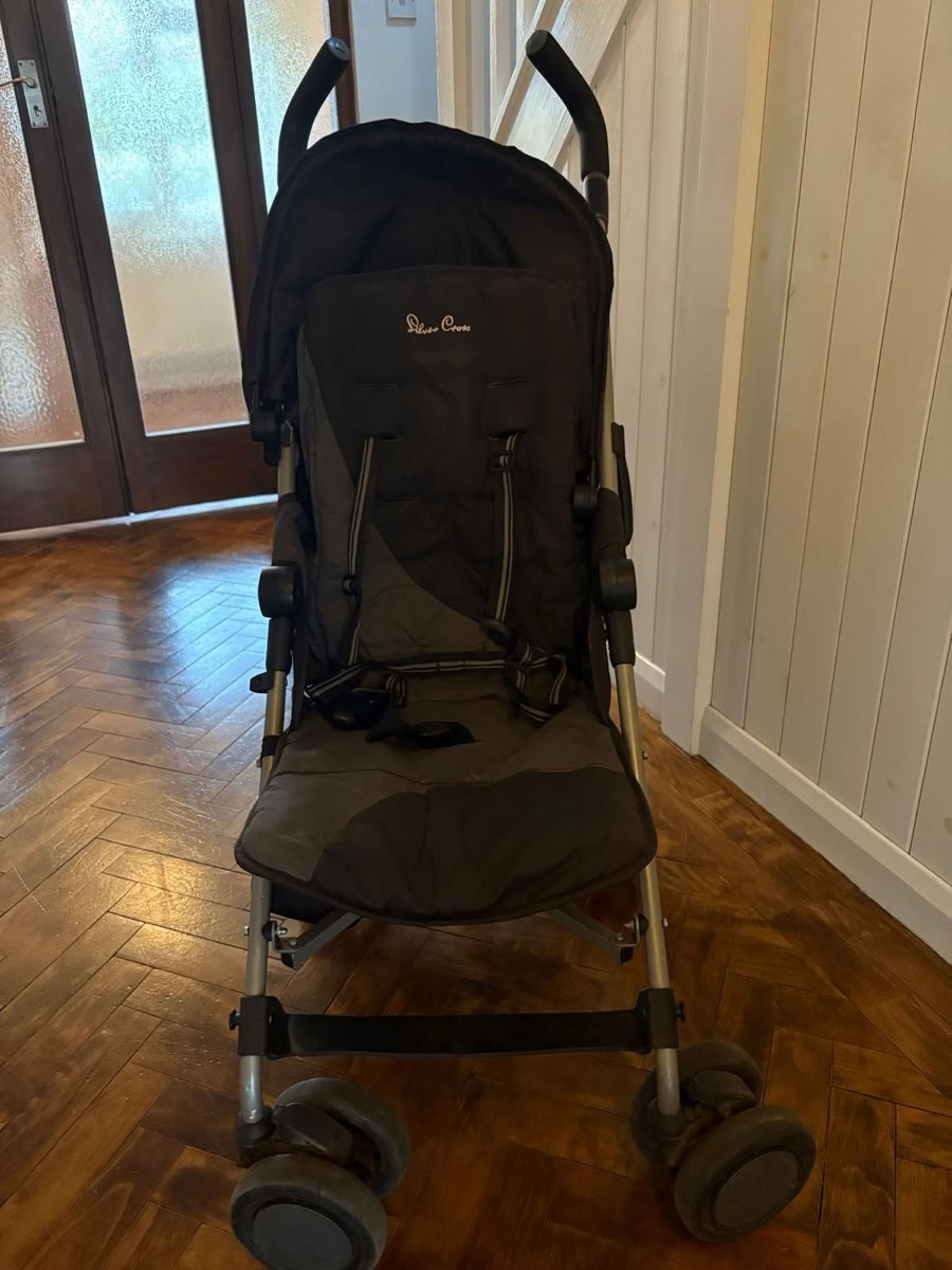 Free: Silver cross buggy with rain cover (Brighton BN2 6)