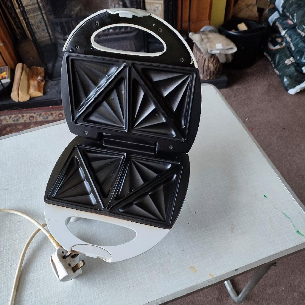 Free: Breville toasty maker (Knowle FY2) - Blackpool Freegle