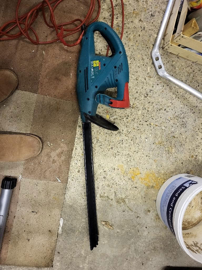 Free: Hedge trimmer Bosch (Round Green LU3) - Luton Freegle