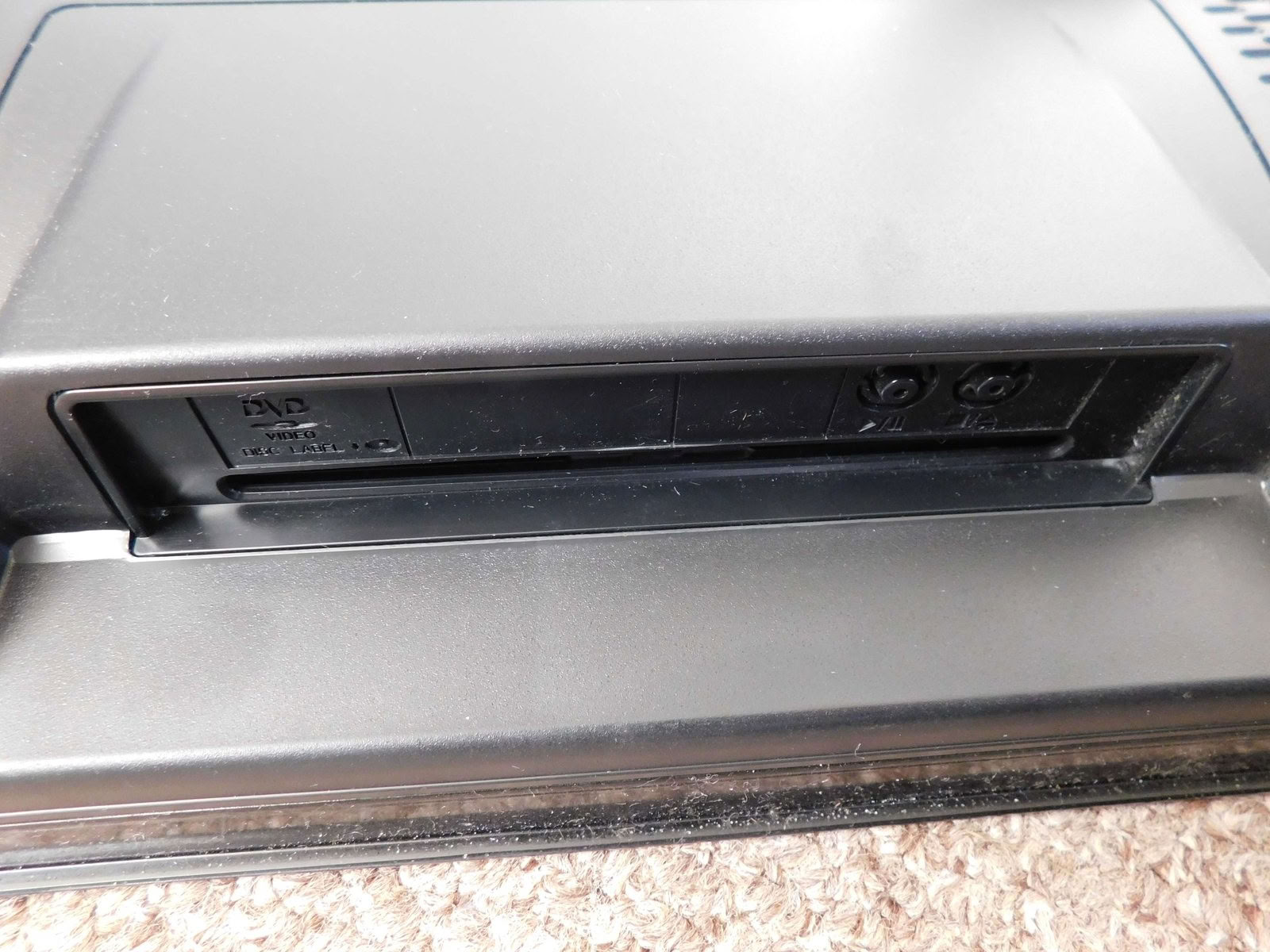 Free: Hitachi 22" Colour TV with built in DVD, NO REMOTE (Ferndown BH22 ...