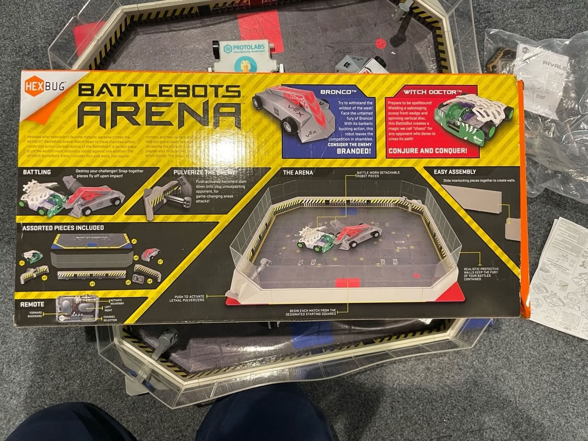 Free: Battlebots Arena and 6 bots (Hawthorne and Pleasant)