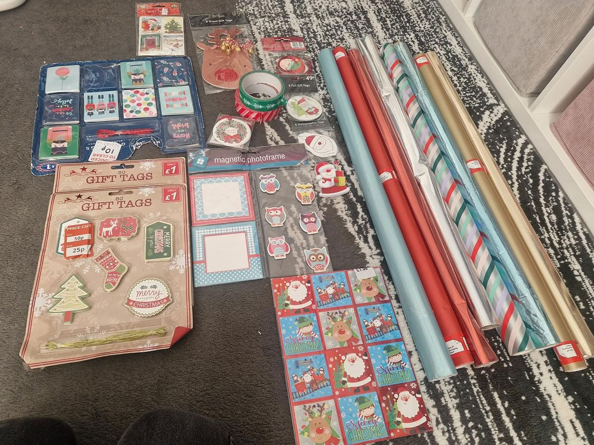 Free: Wrapping paper and tags (Moreton CH46)
