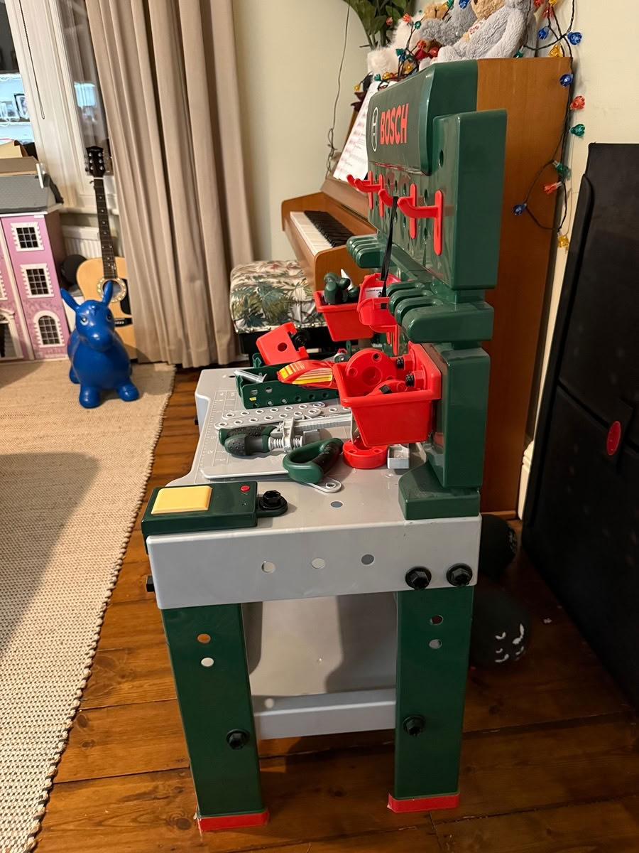 Free: Bosch Kids Workstation and Tools (SG4)