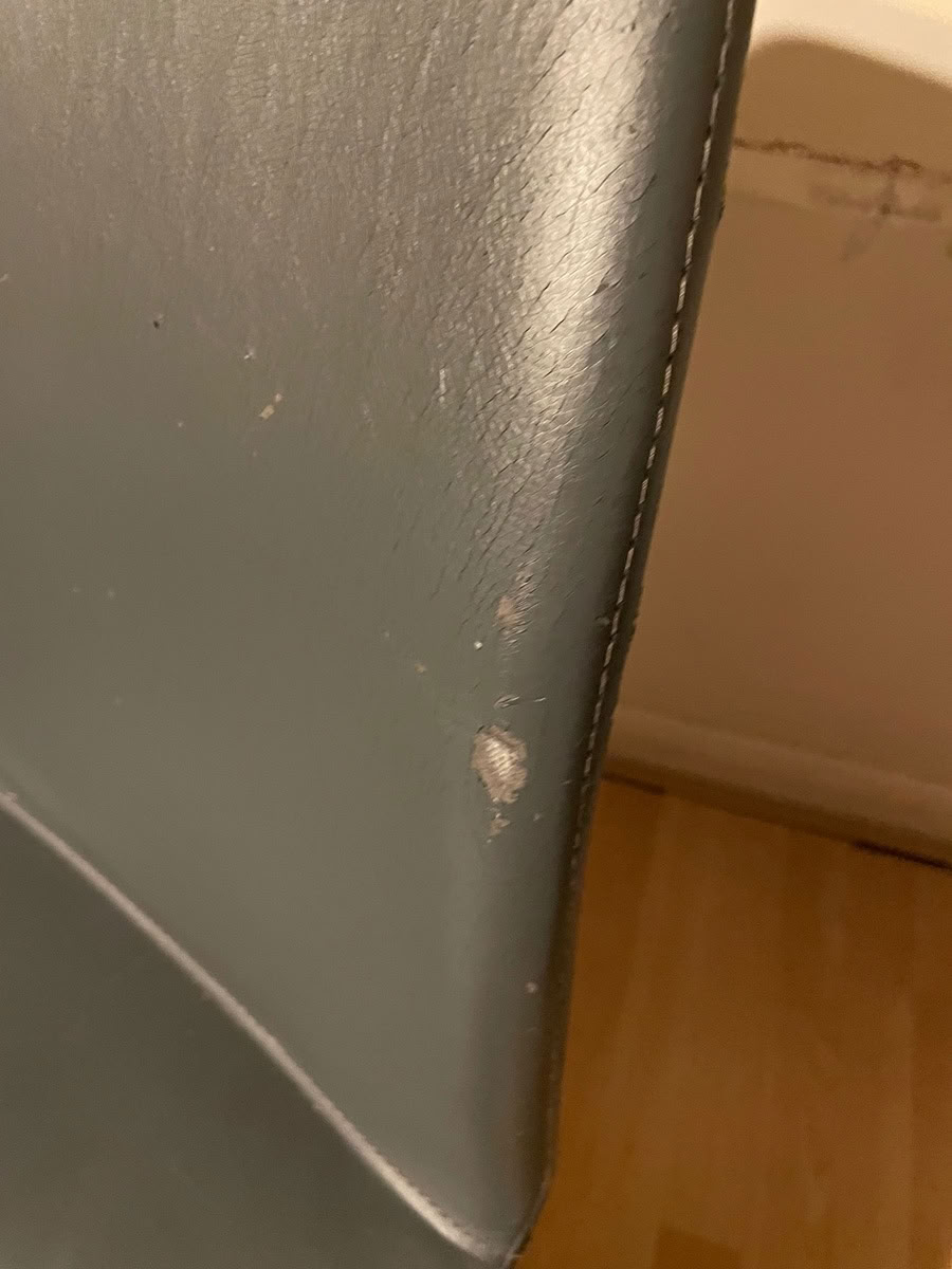 Free: Dining table & 4 chairs (Derby DE6) - Derby Freegle