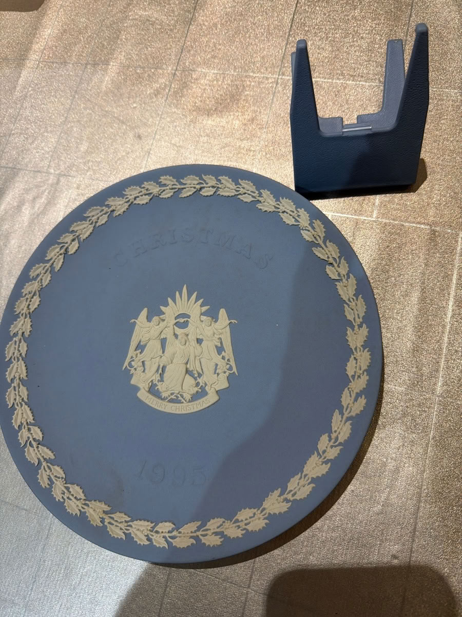 Free: Christmas plate 1995 (Southall UB1) - Ealing Freegle