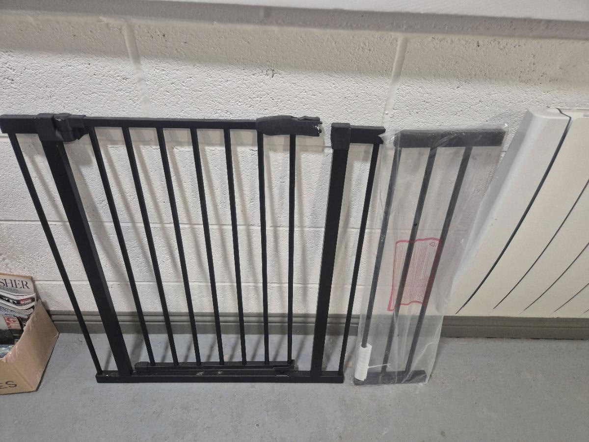 Free: Baby gate with extension (Carnforth) - Carnforth Freegle