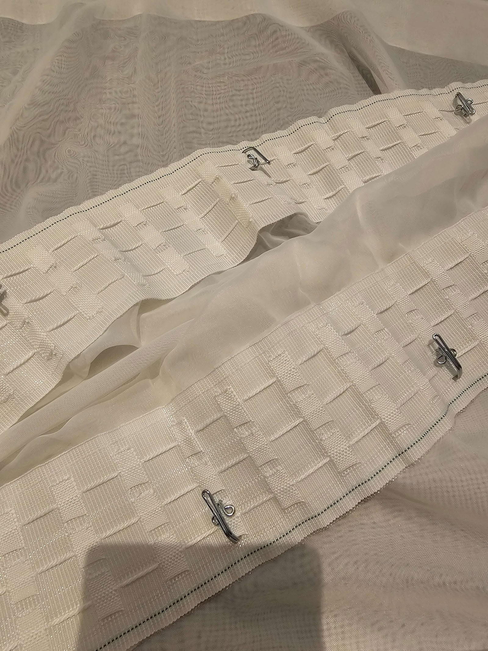 Free: Net curtain (Lower Morden SM3) - Sutton Freegle