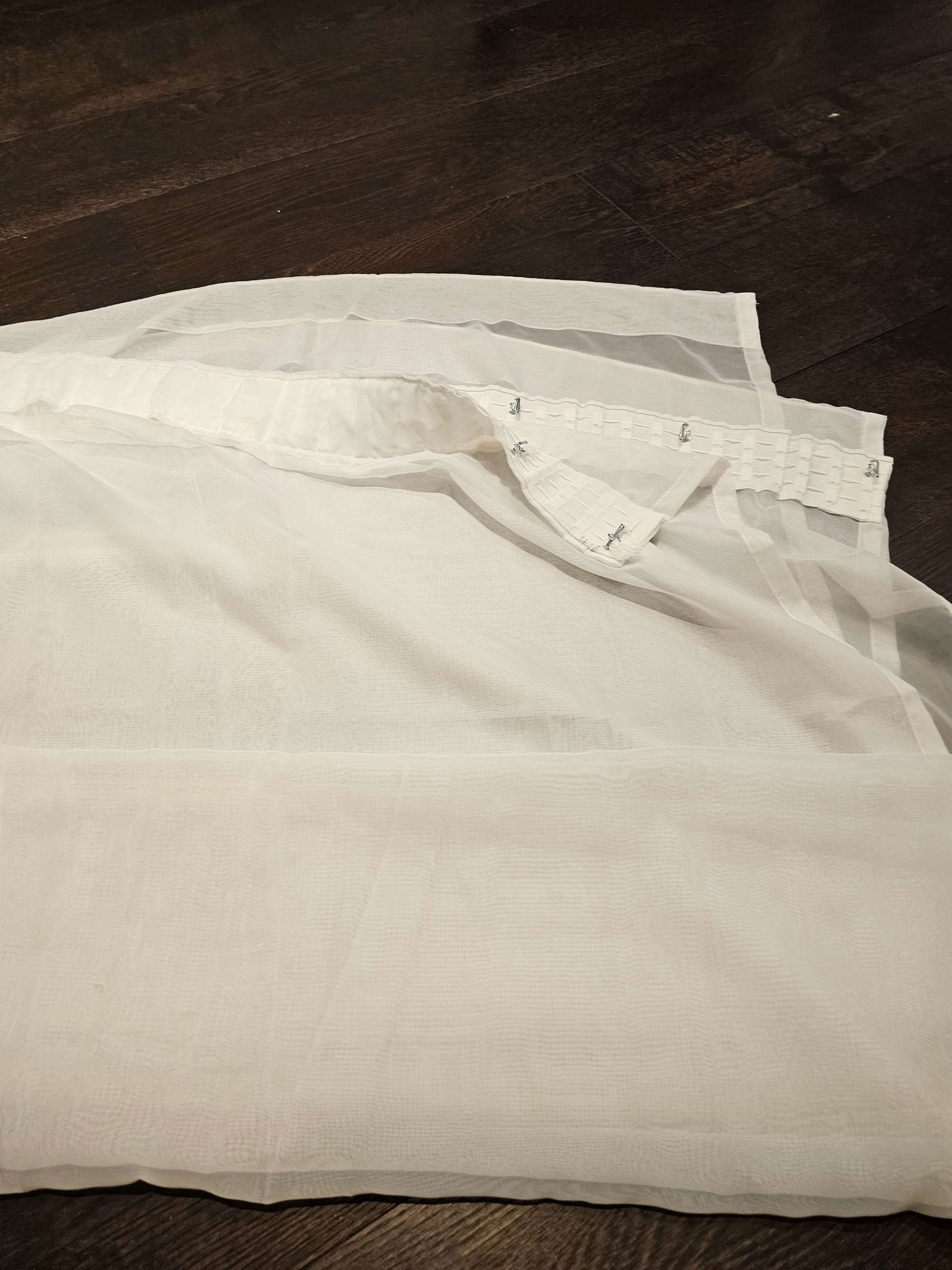 Free: Net curtain (Lower Morden SM3) - Sutton Freegle