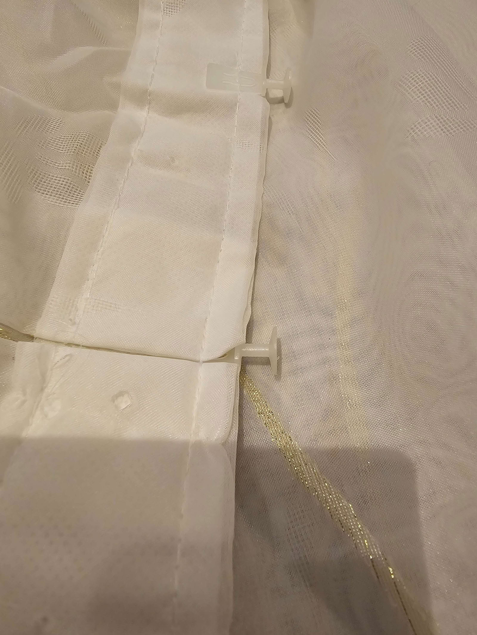 Free: Net curtain (Lower Morden SM3) - Sutton Freegle