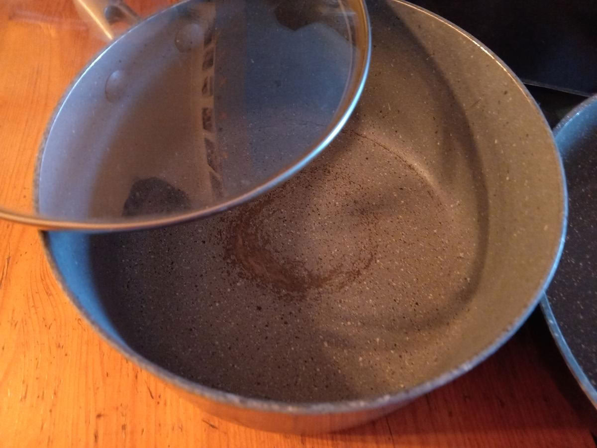 Free: 1 Saucepan and 2 frying pans (Lower Morden SM4) - Richmond Upon ...