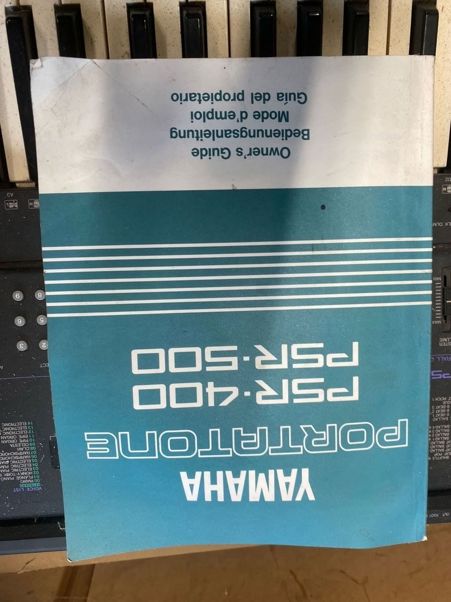 Free: Yamaha PSR 400 Keyboard (Comber BT23)