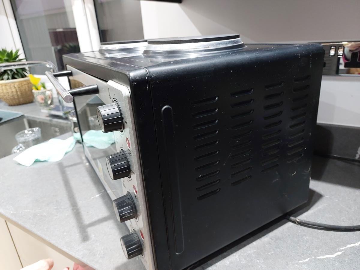 Free: Mini oven (Oadby LE2) - Harborough/Oadby & Wigston Council Freegle
