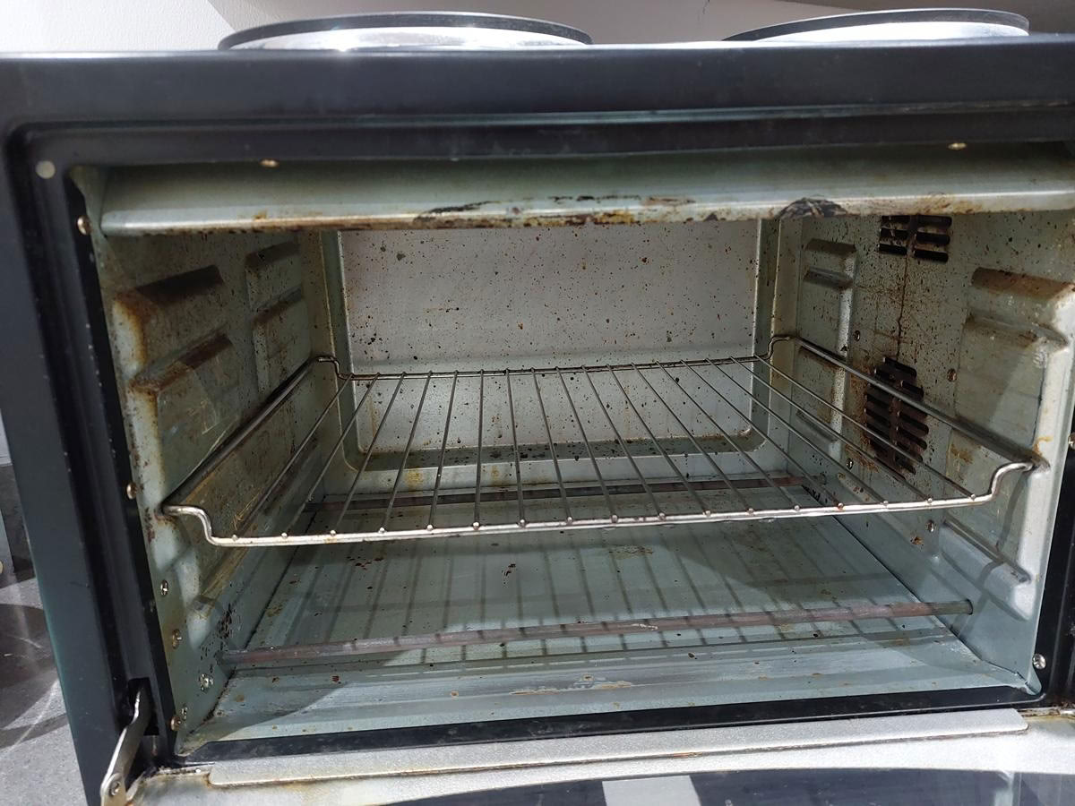 Free: Mini oven (Oadby LE2) - Harborough/Oadby & Wigston Council Freegle
