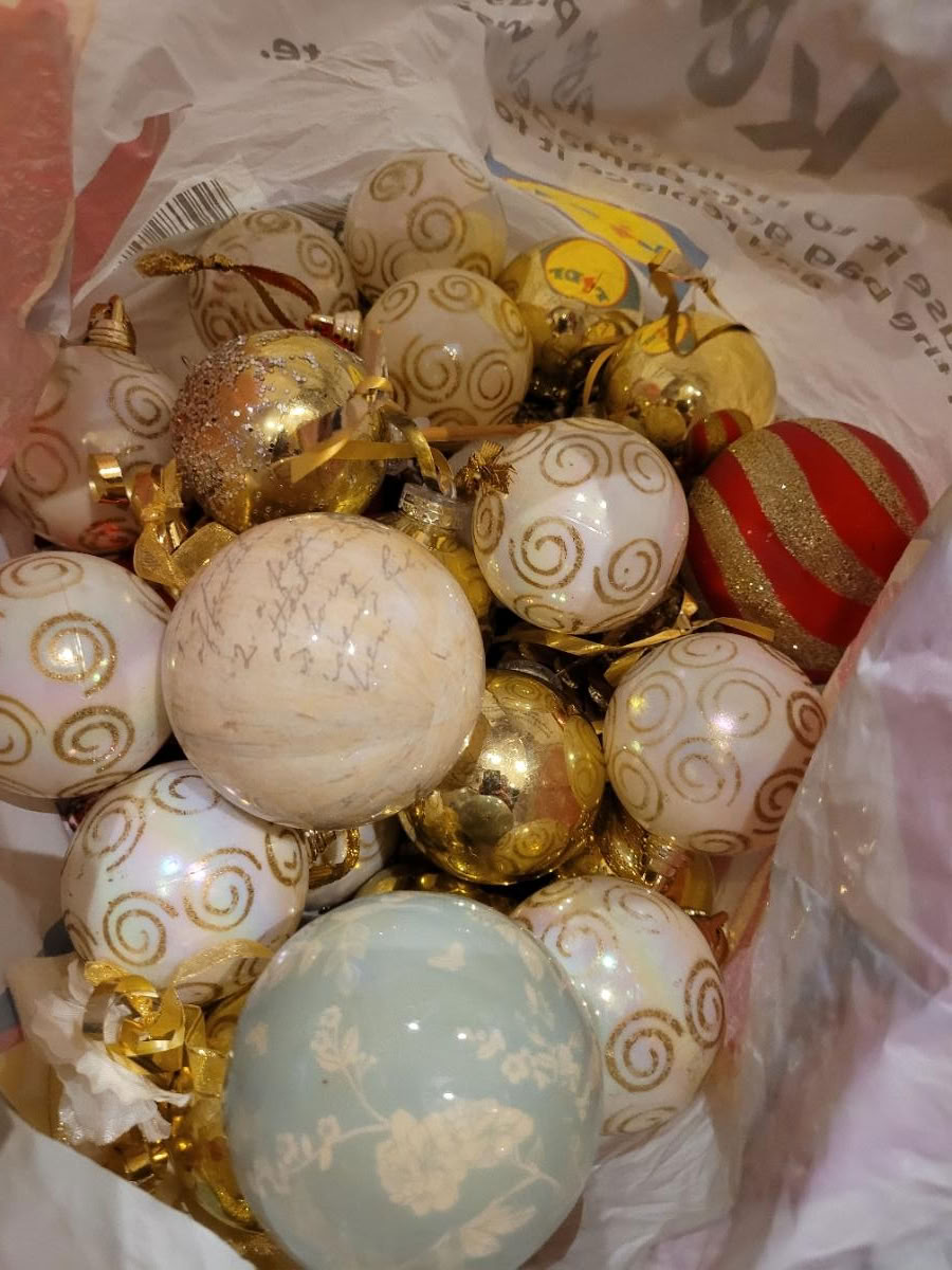Free: Christmas decorations (Lloyd Park) - Croydon Freegle