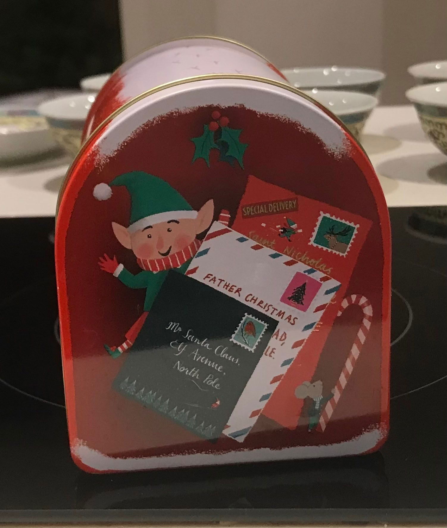 Free: Biscuit tin (Radlett WD7) - Borehamwood & Elstree Freegle