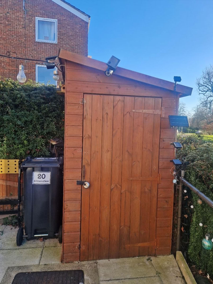 Free: Small shed, collection Hatfield (Stevenage SG2) - Welwyn Garden ...