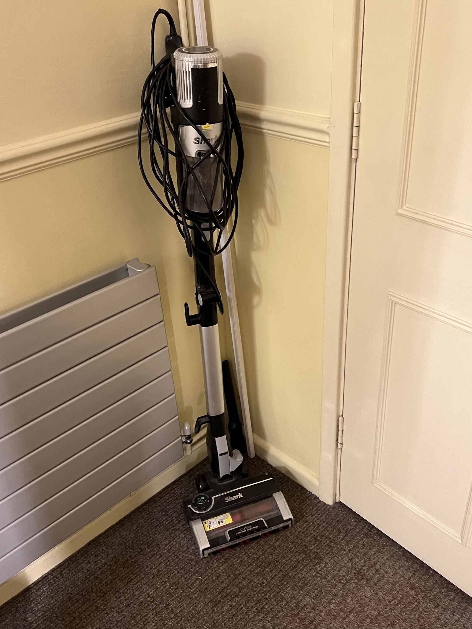 Free: Sharp. right hoover (Turnford EN8) - Hertford Freegle