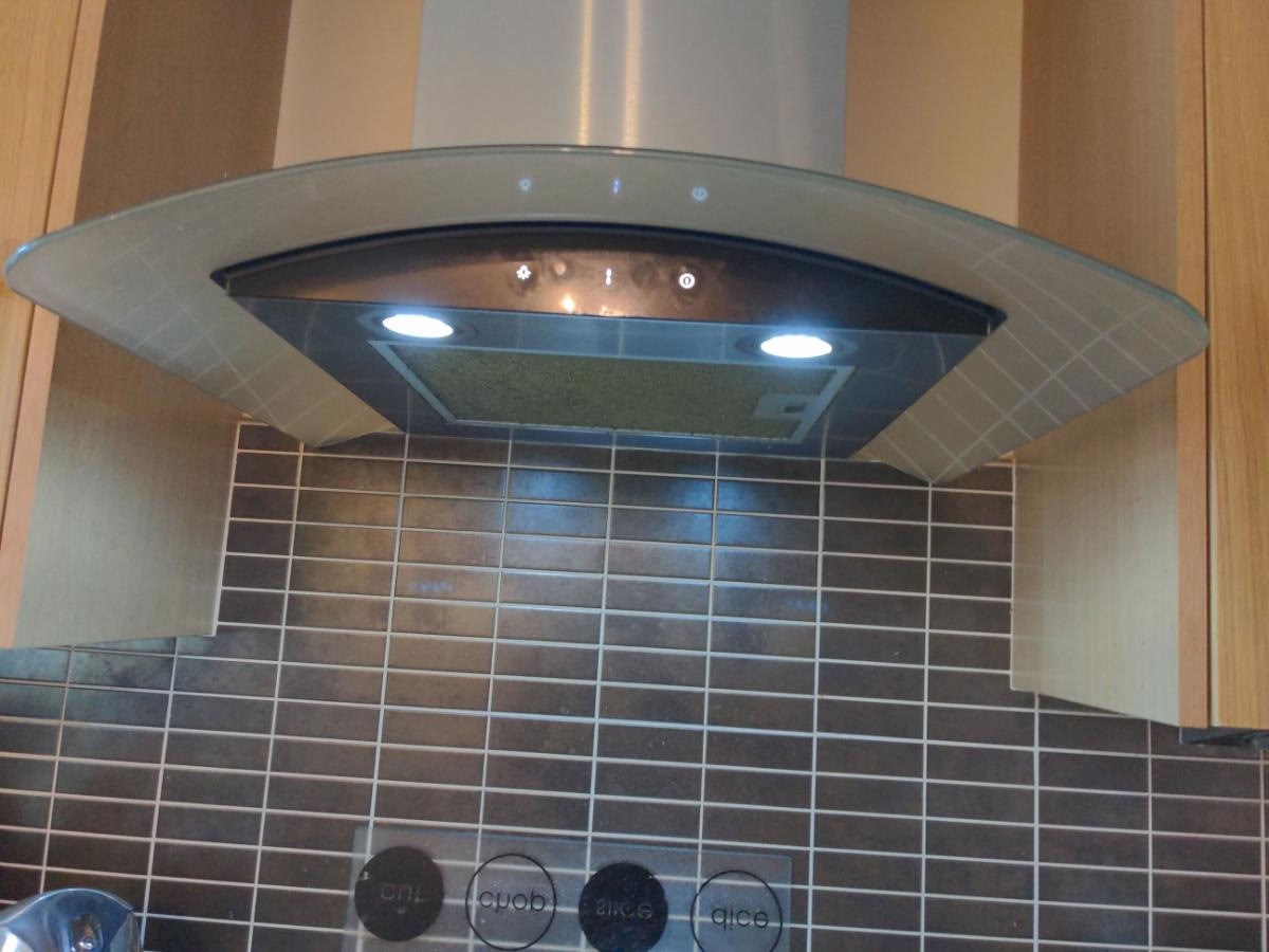 Free: 60cm Cooker Hood - avail march2026 (Tingley, Leeds/wakey WF3 ...