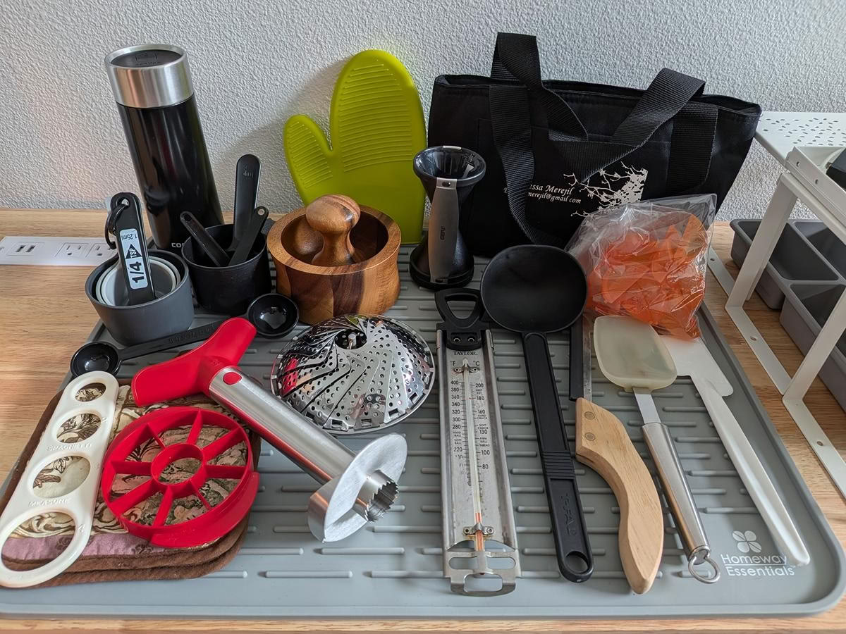 Free: Various kitchen items (Tanasbourne)