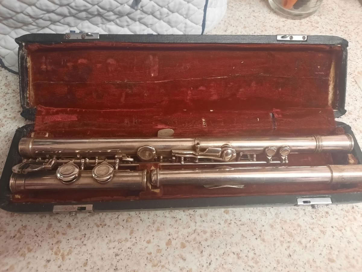 Free: VINTAGE FLUTE musical instrument (CA7) - Carlisle Freegle