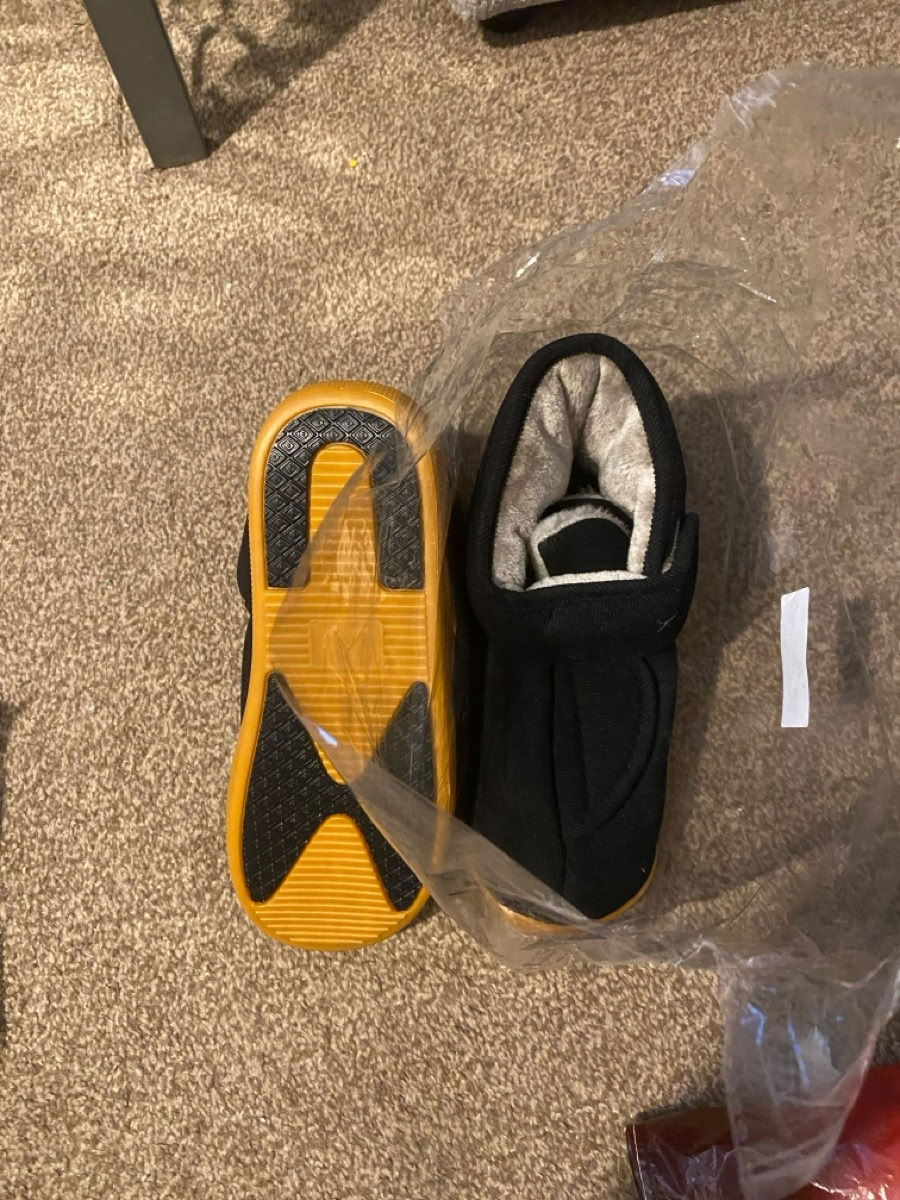 Free: Slippers (Basildon Essex) - Castle Point Freegle