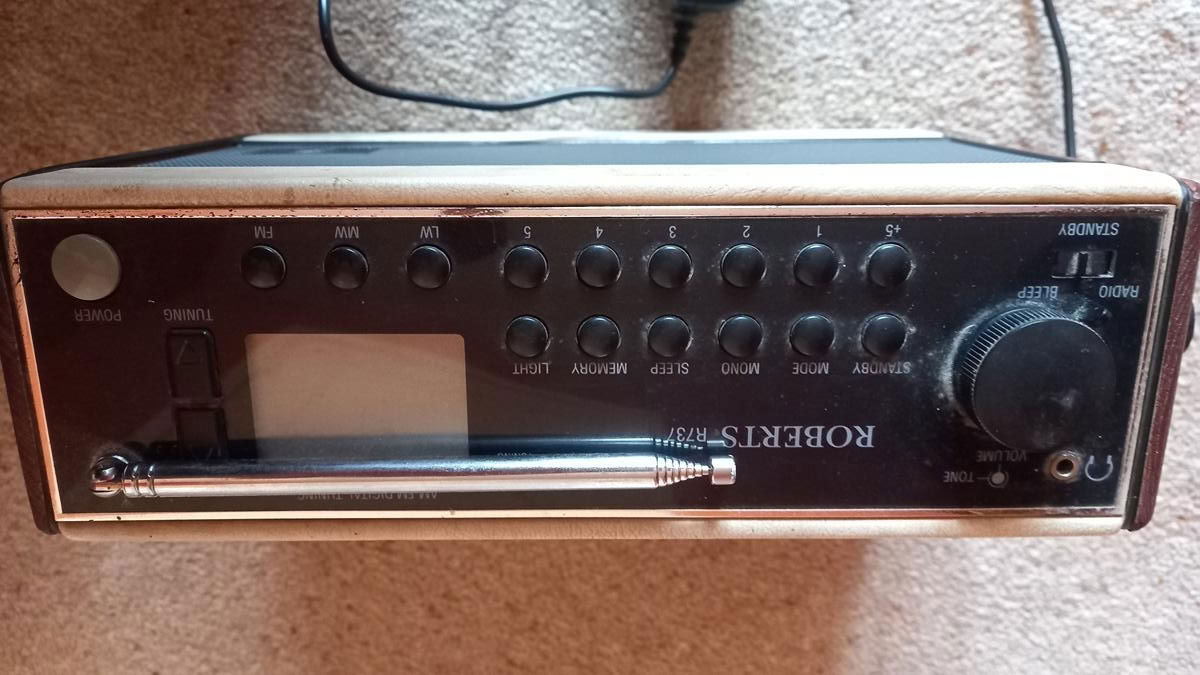 Free: Roberts R737 AM/FM Radio (Ballingdon, Sudbury) - Sudbury Freegle