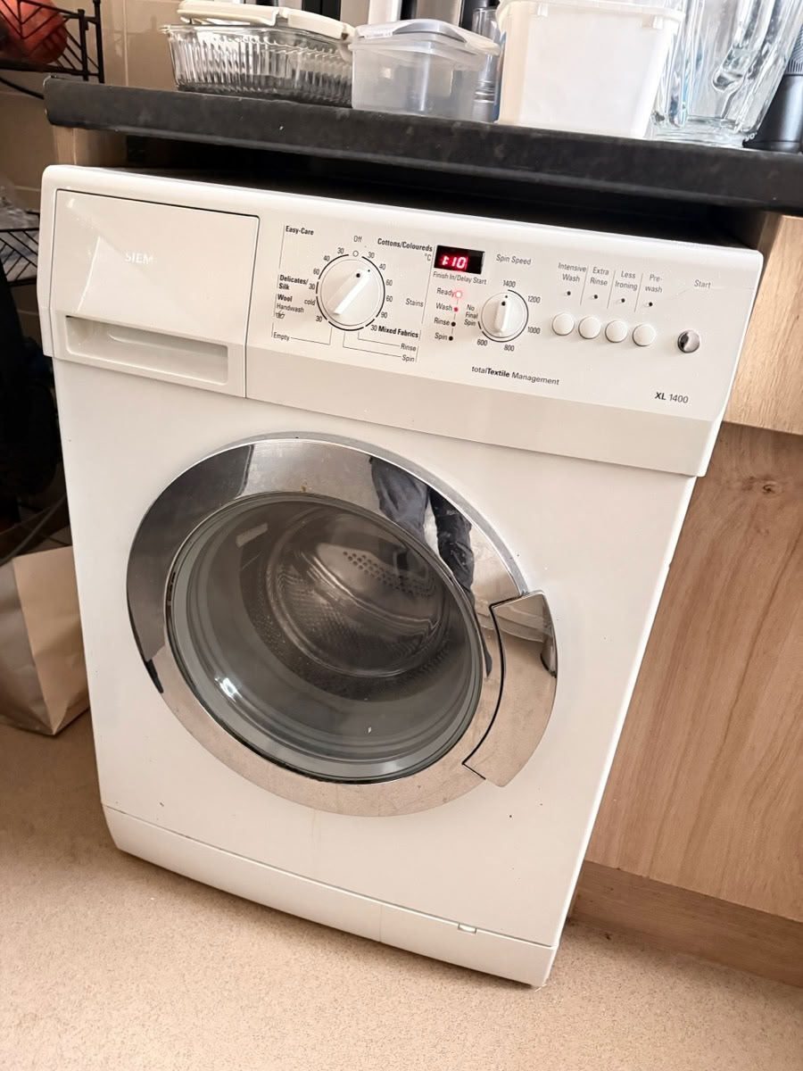 Free: Siemens Washing Machine (Colindale NW9)