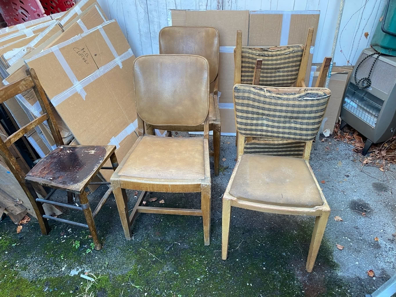 Free: 5 chairs (Englefield Green TW20) - Runnymede Freegle