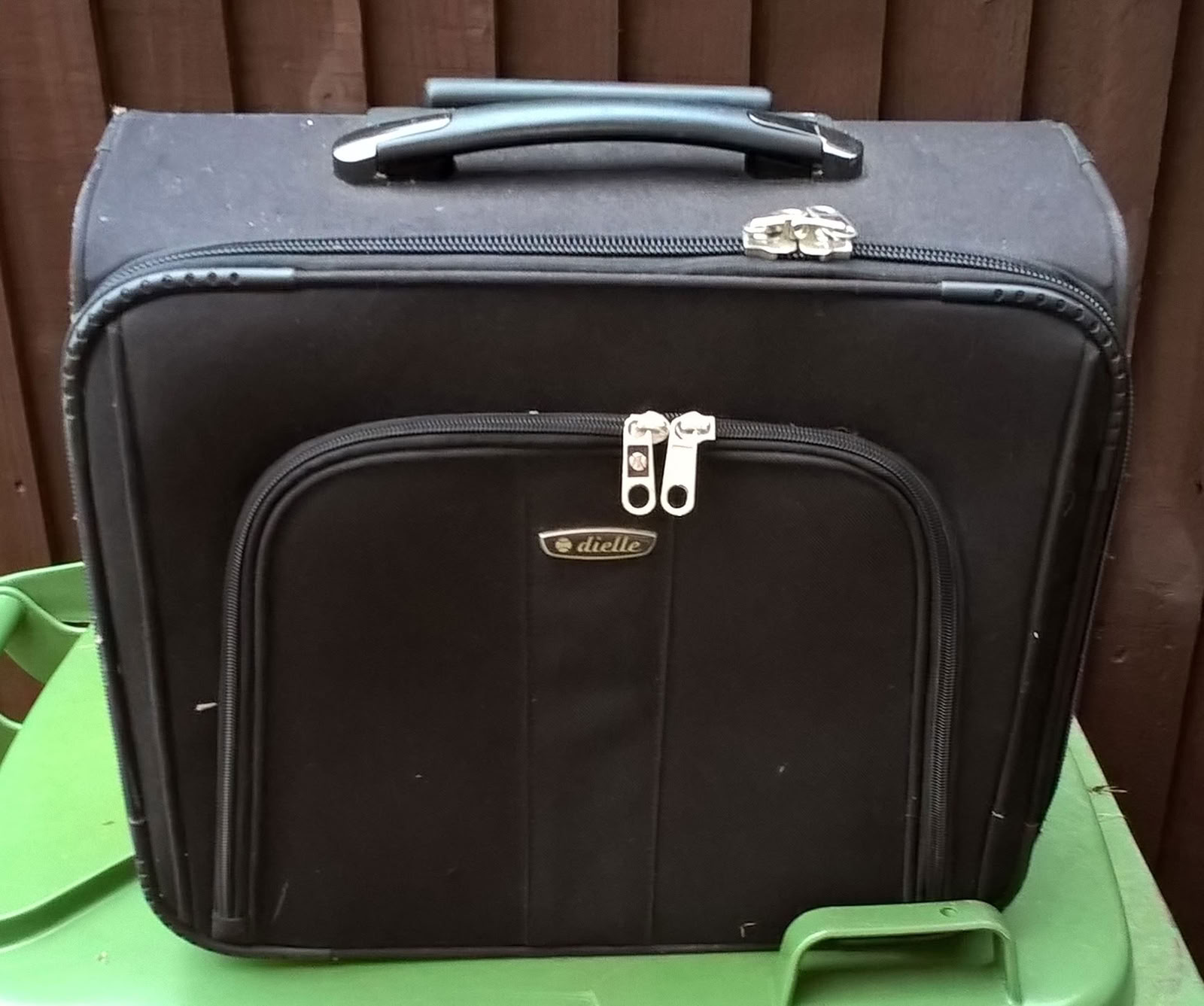 Free: Small cabin case (Hoddesdon EN11) - Harlow Freegle