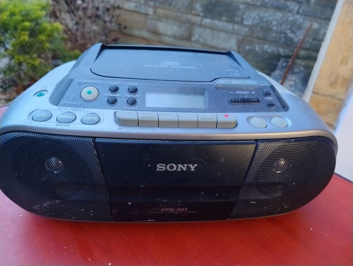 Free: Sony radio /cd stereo (GL10) - Dursley Freegle