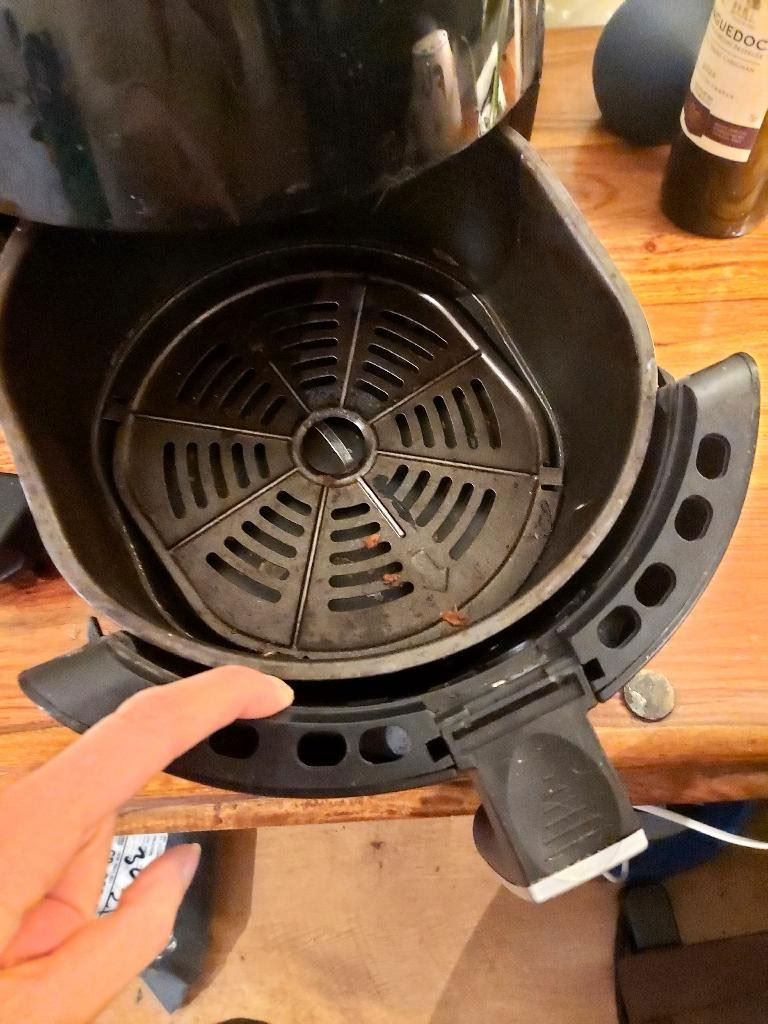 Free: Air fryer (Sible Hedingham CO9) - Braintree Freegle