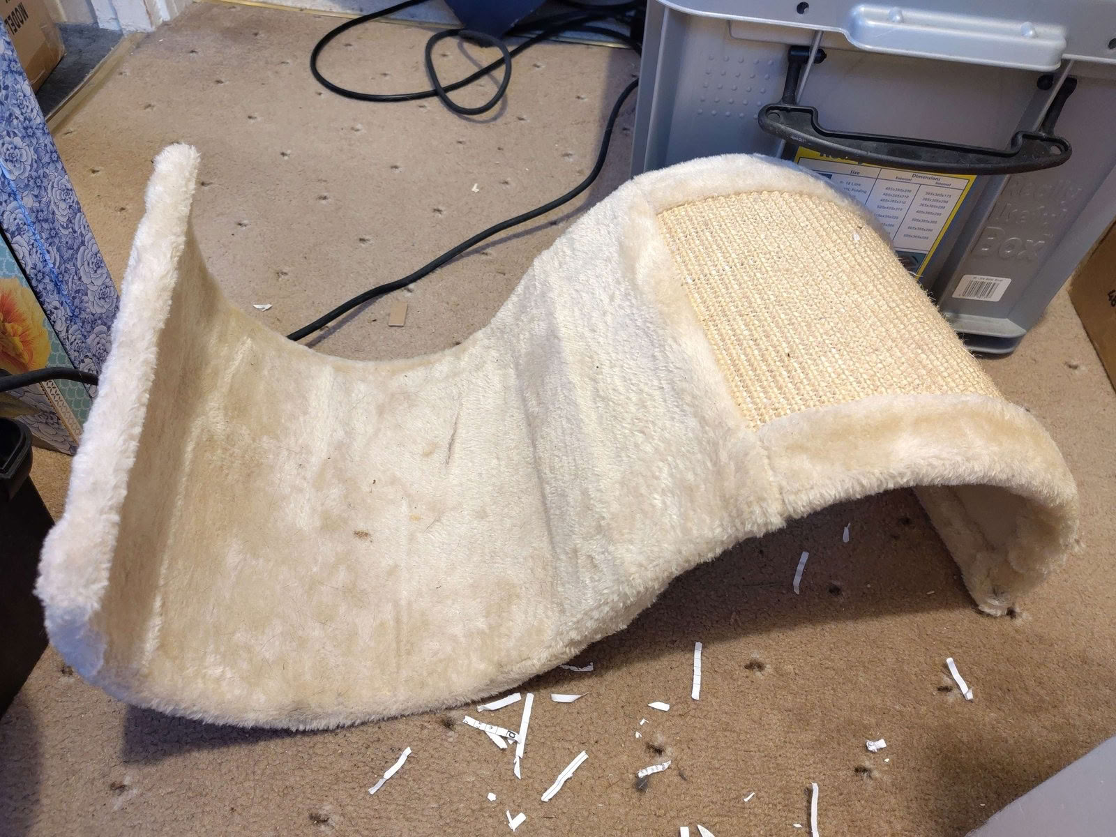 Free: Cat scratcher (Leeds LS13) - Leeds Freegle