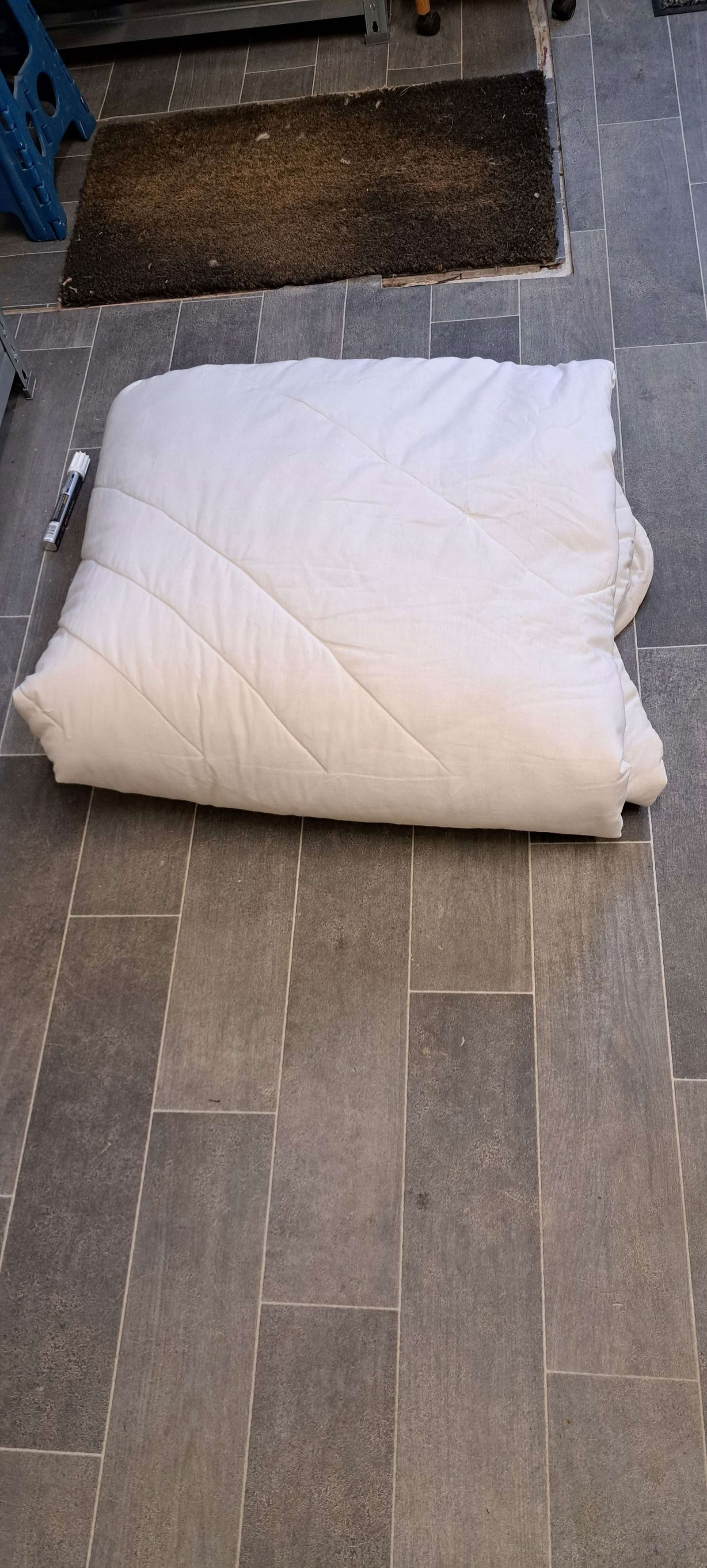 Free: Throw bedspread (Presteigne LD8) - Presteigne Freegle